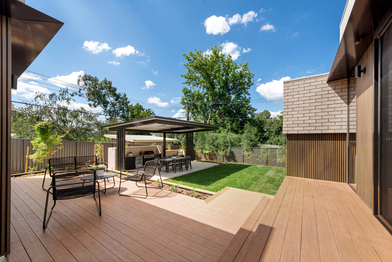 Decking - Composite, Modular & Timber | Dahlsens