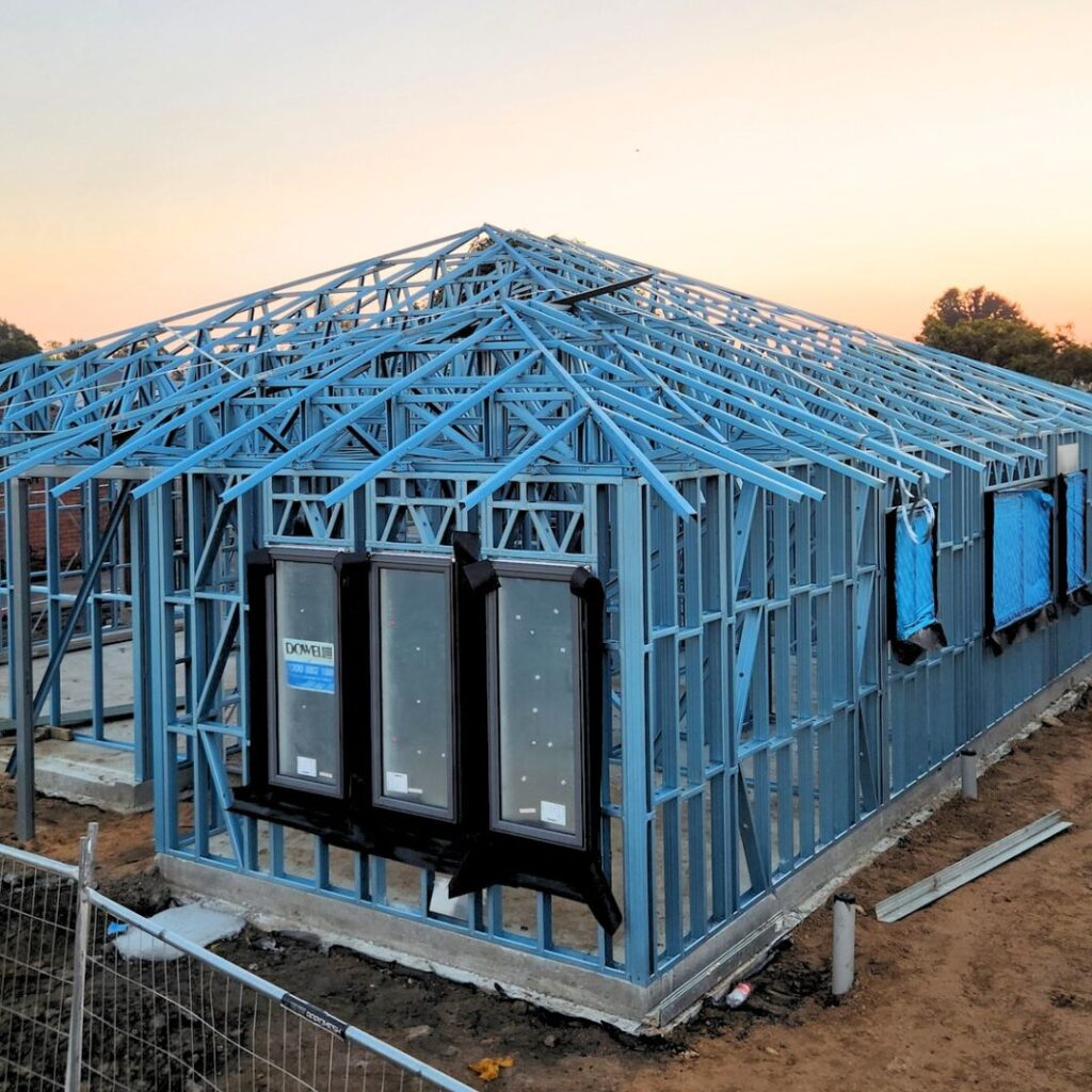 Steel truss and frame - Dahlsens