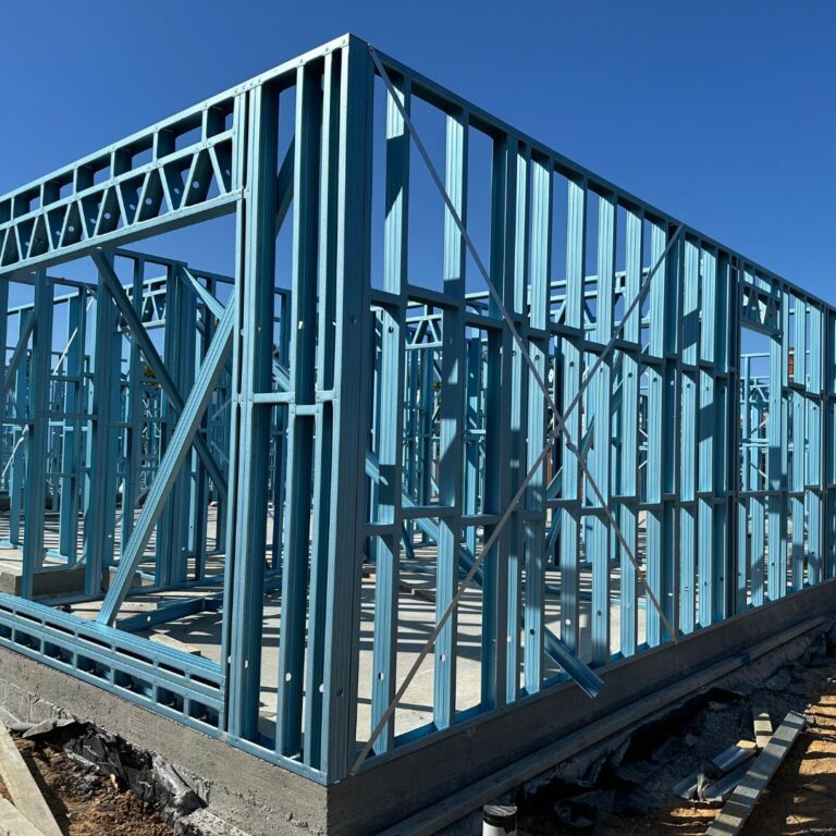 Steel truss and frame - Dahlsens